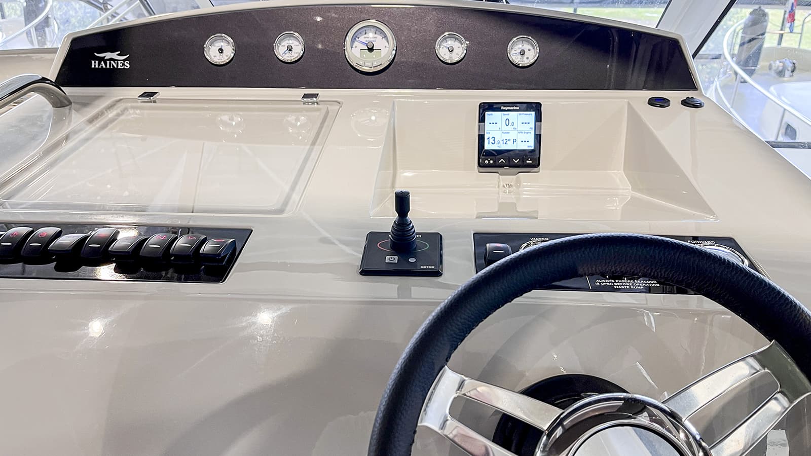 Haines 360 AC – Ruim & Comfortabel achterkajuit motorjacht – Smelne ...