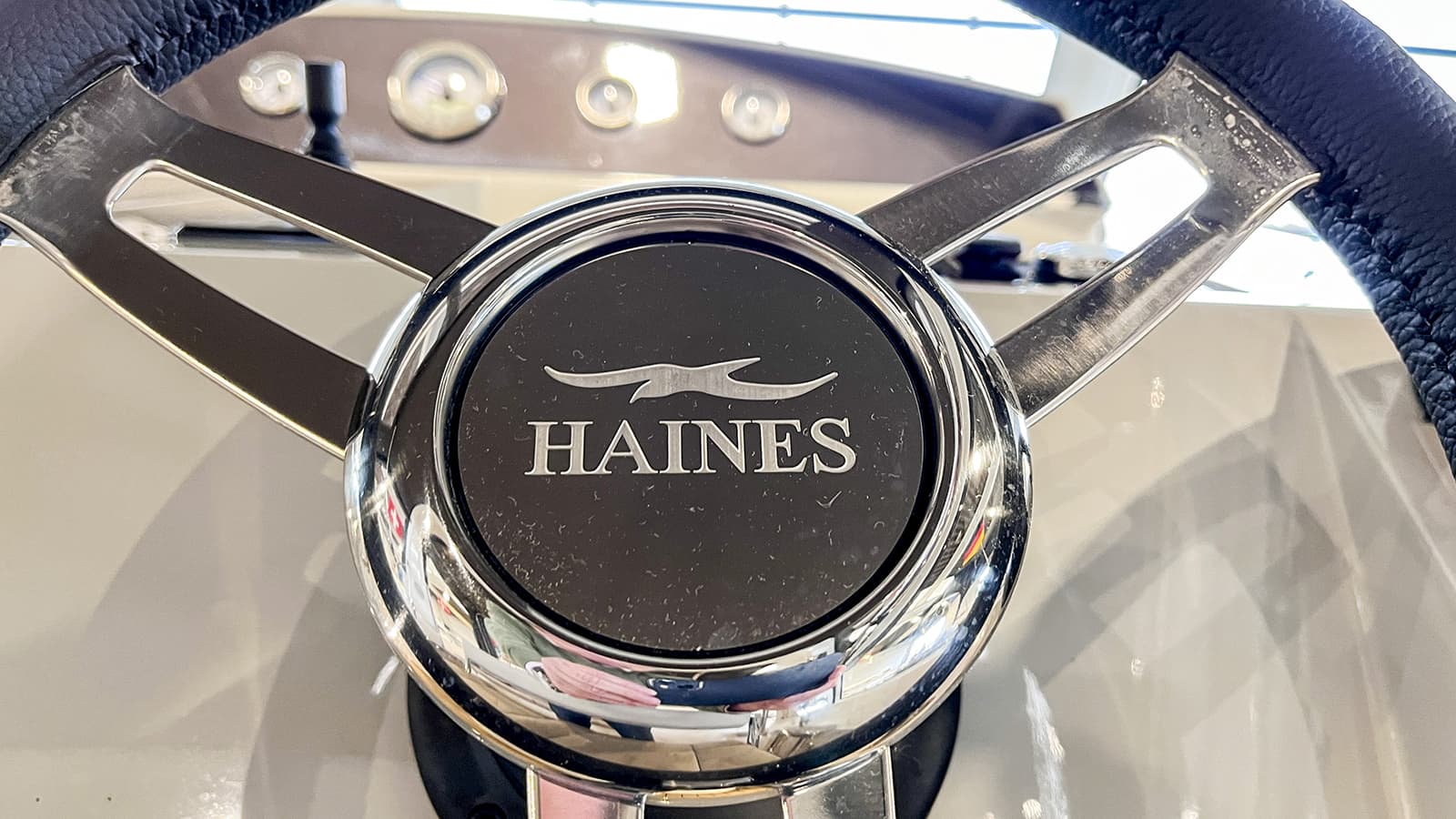 Haines 360 AC – Ruim & Comfortabel achterkajuit motorjacht – Smelne ...
