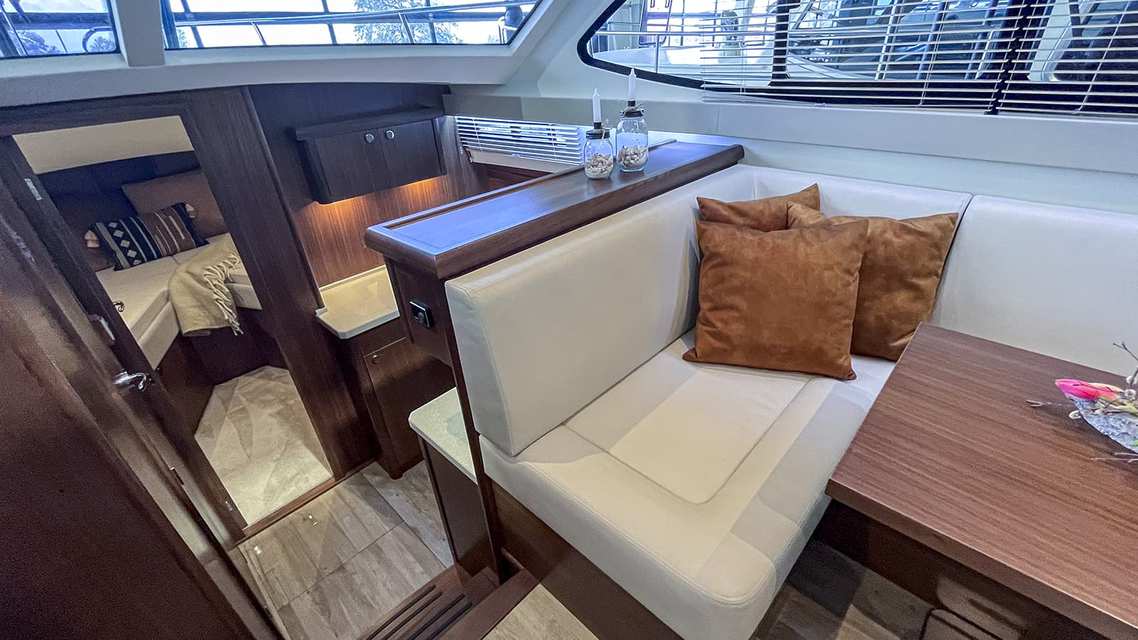Haines 360 AC – Geräumige und komfortable Motoryacht mit Achterkabine ...