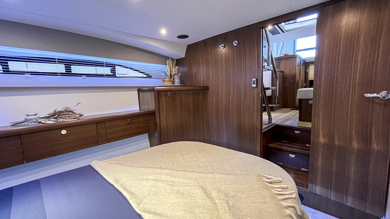 Haines 360 AC – Ruim & Comfortabel achterkajuit motorjacht – Smelne ...
