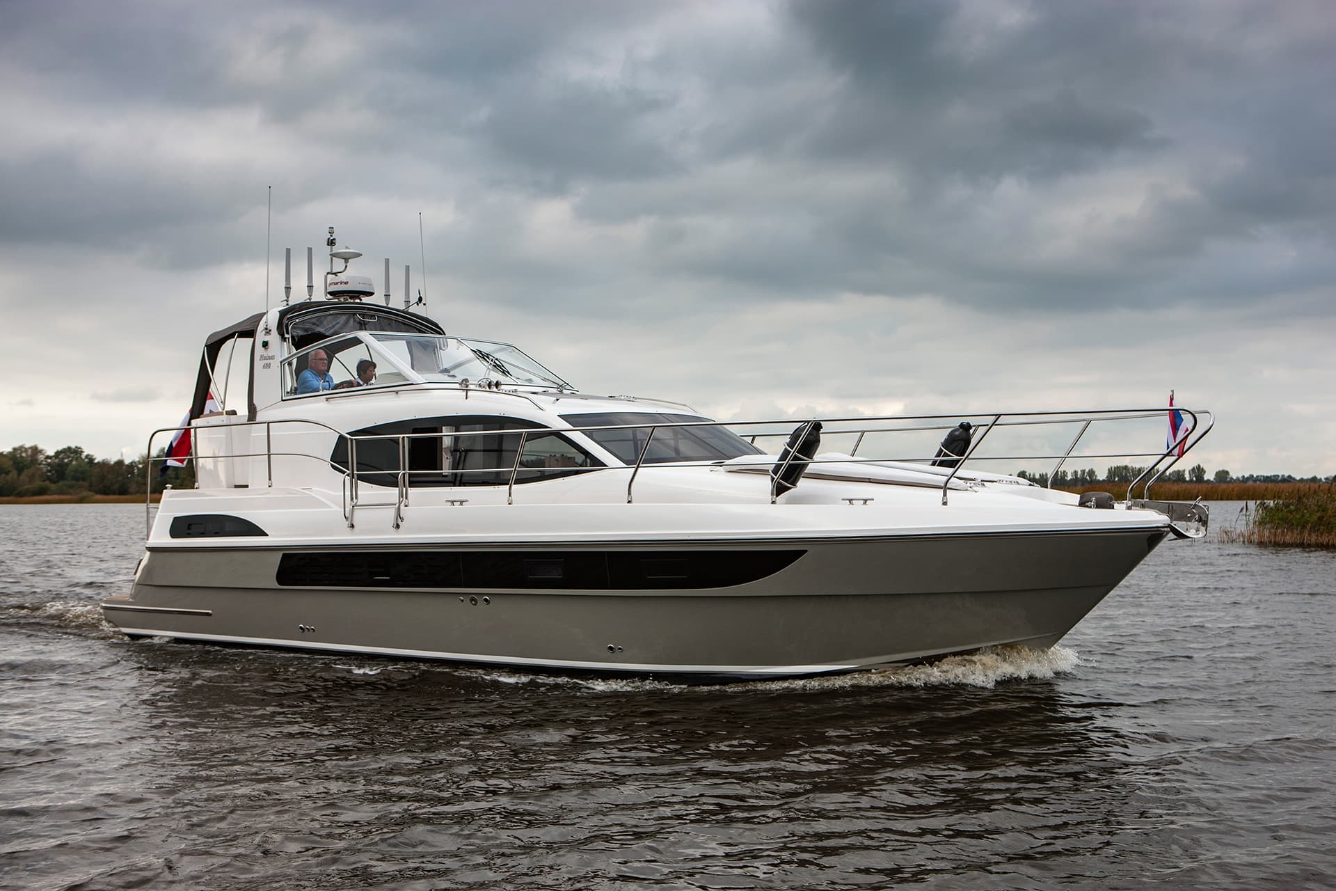Haines 400 AC – Luxe, Snelheid & Comfort op het Water – Smelne Yachtcenter