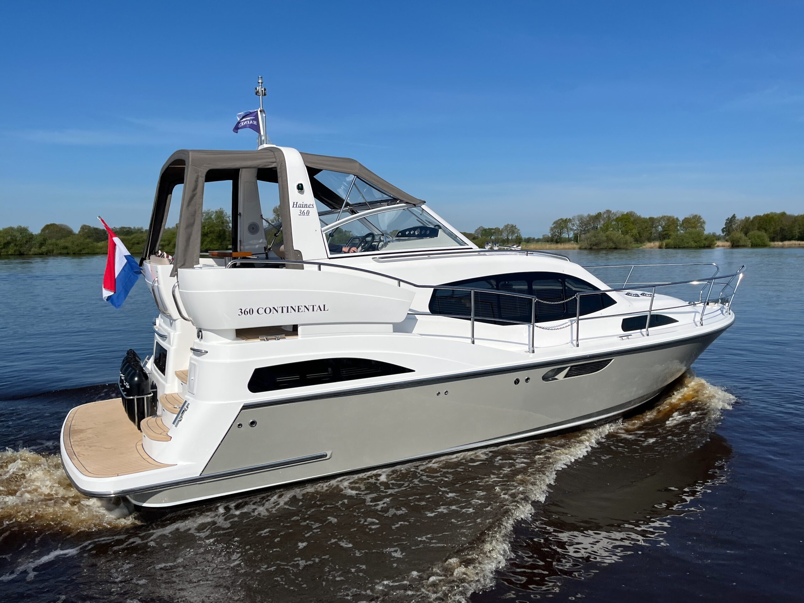 Haines 360 AC – Ruim & Comfortabel achterkajuit motorjacht – Smelne ...