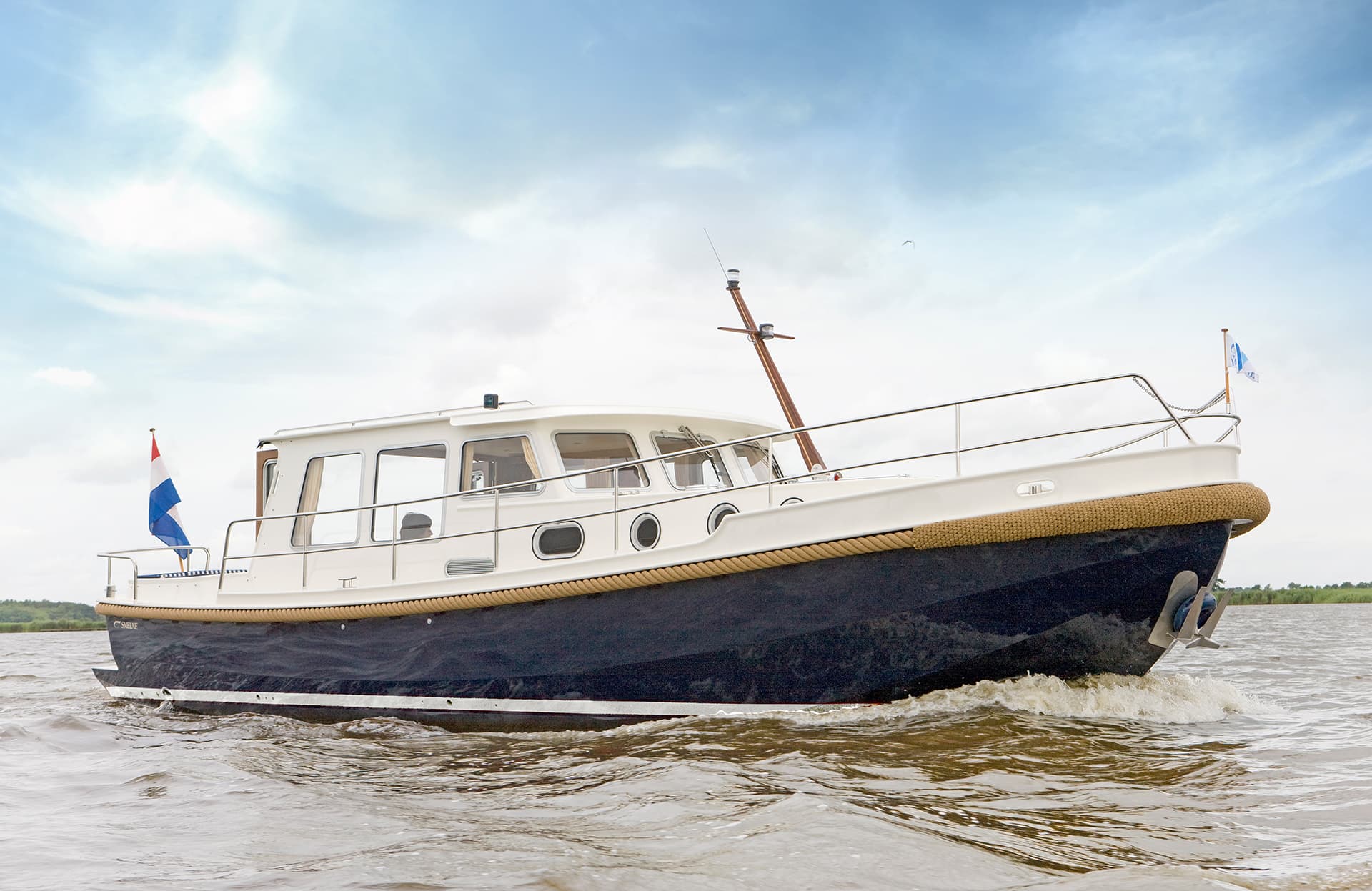 Smelne Vlet 350 OC – Spacious & Complete Vlet – Smelne Yachtcenter