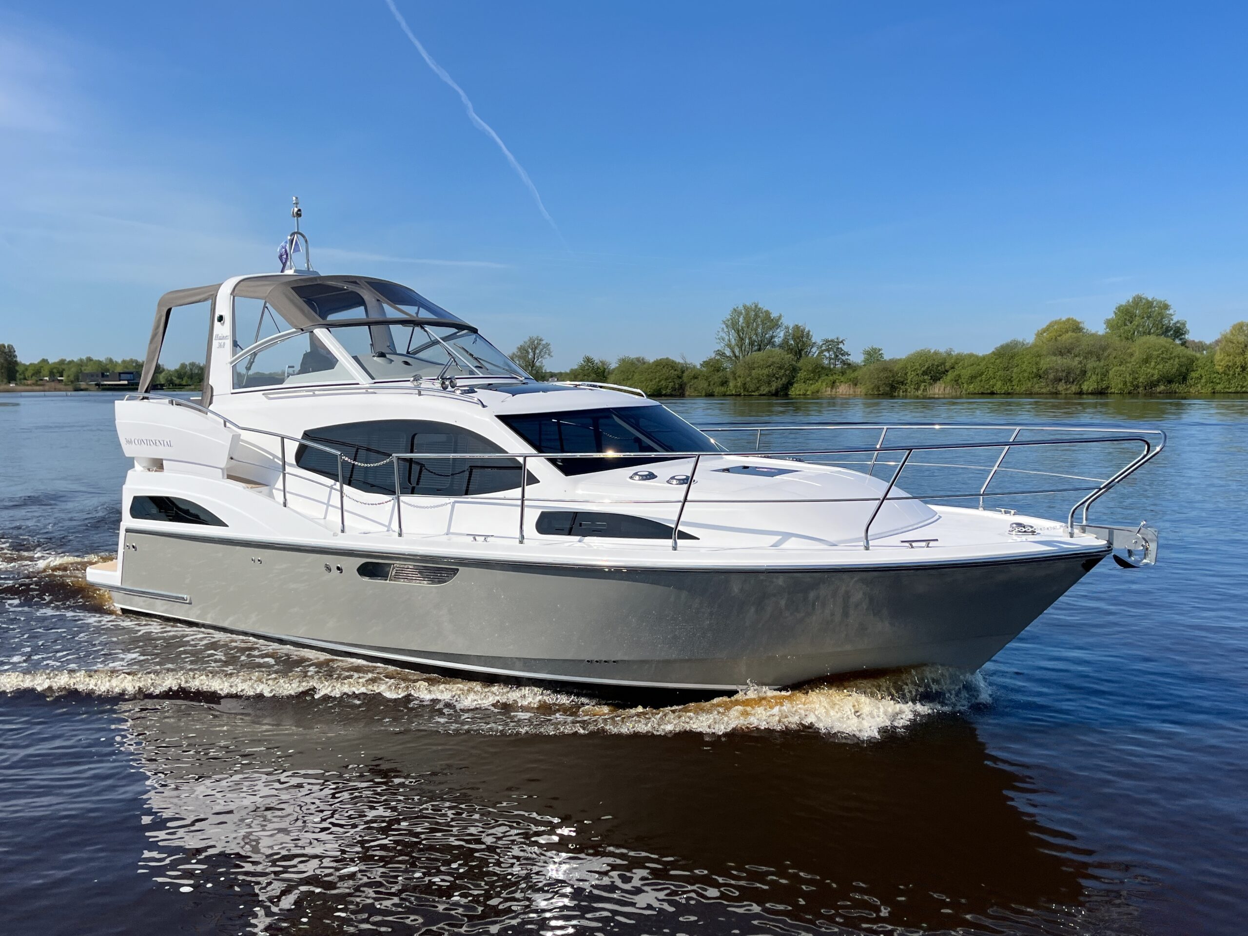 Haines 360 AC – Ruim & Comfortabel achterkajuit motorjacht – Smelne ...